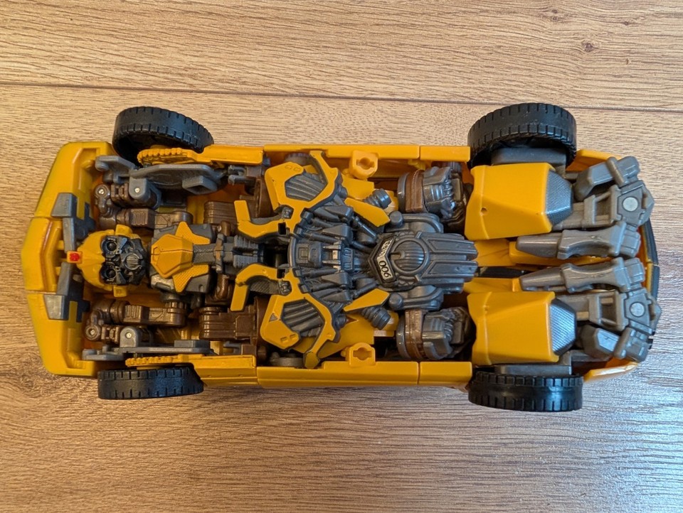Transformers DotM Bumblebee Leader class Hasbro 2011 Dark of the Moon ...