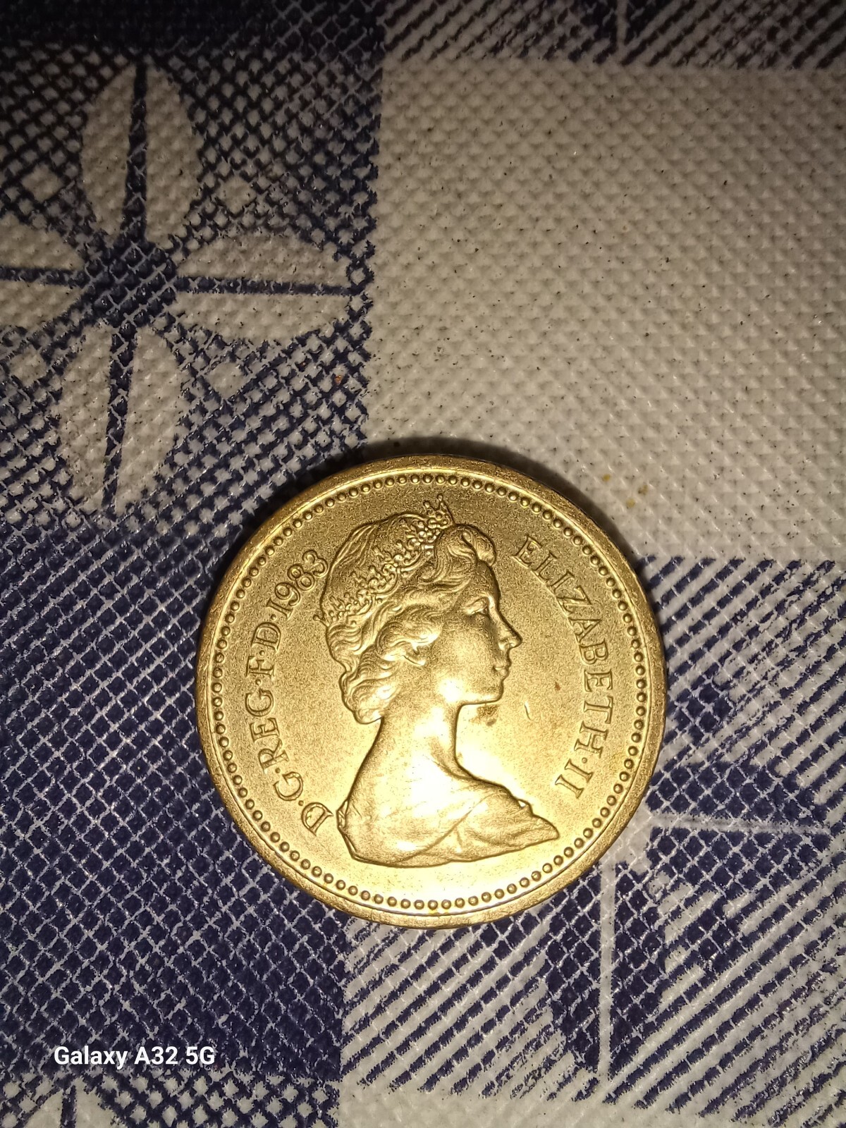 1983 Queen Elizabeth II One Pound coin - ERROR on Side Coin | eBay