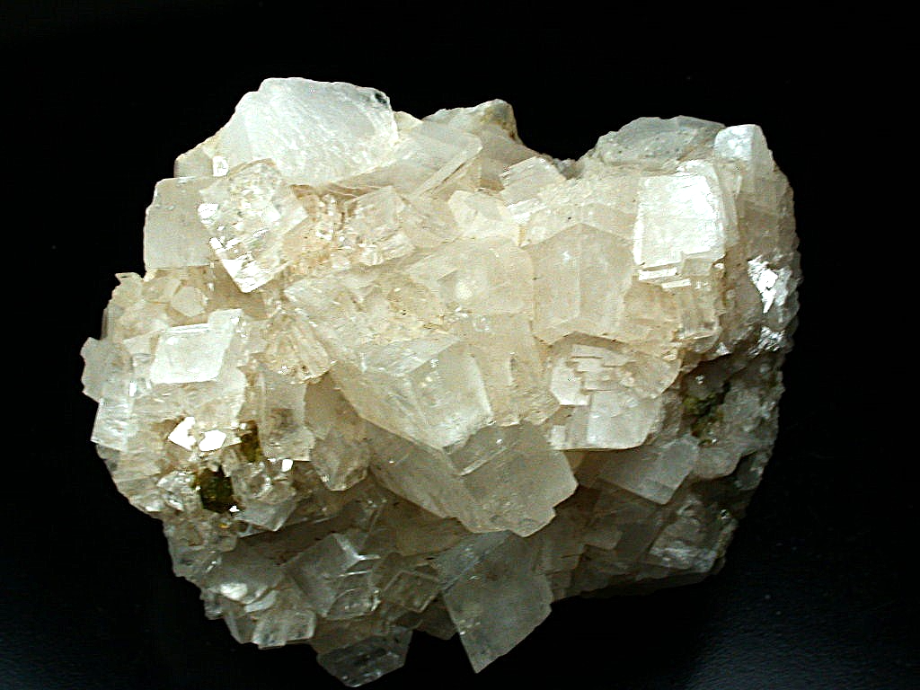 MINERALS : LARGE MAGNESITE XTL GROUP WITH MINOR FLUOR-UVITE, POMBA PIT ...