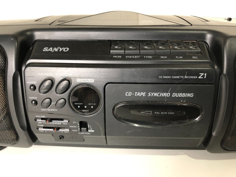 Sanyo CD player/Radio Boombox -(Cassette Not Fully Working)- FREE SHIP ...