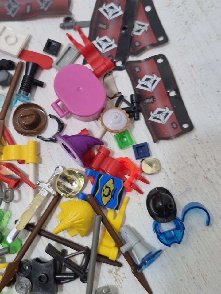 Large Lot Vintage - Modern Lego Minifigure Accessories Castle/Flags ...