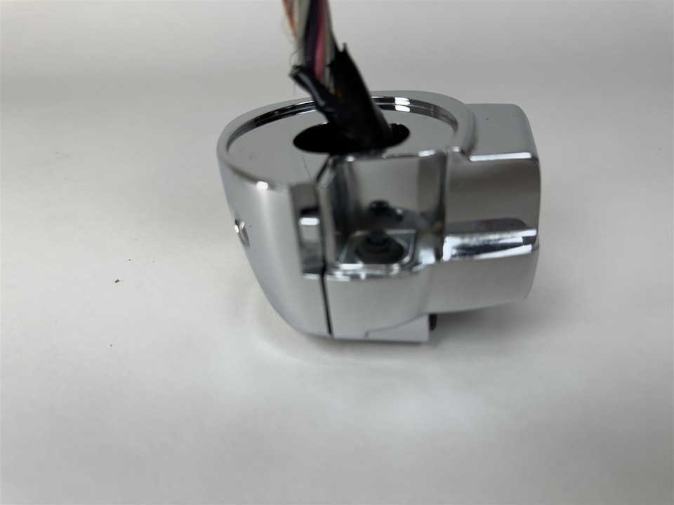 Harley-Davidson 2011 Road Glide CVO Hand Control Switches Chrome For 18 ...