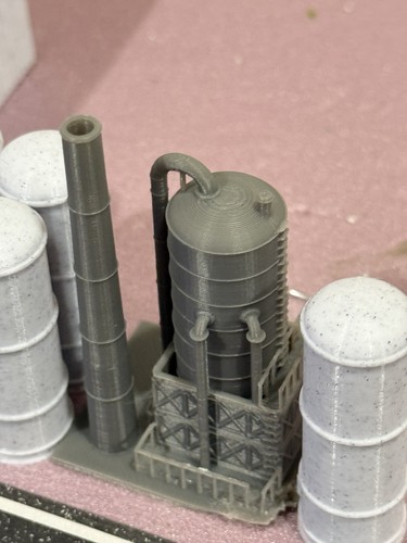 N Scale Oil Refinery / 1:160 Scale / No Assembly Required - Built And ...