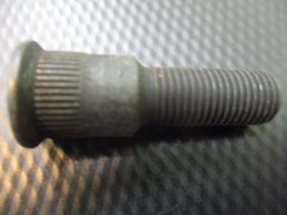 Triumph Spitfire, GT6 wheel stud with fine splines on the stud base ...