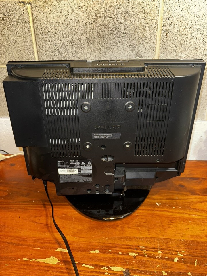 Sharp TV / DVD LC-19AD22U 19" TV DVD Combo NO Remote, HDMI A/V S-Video ...