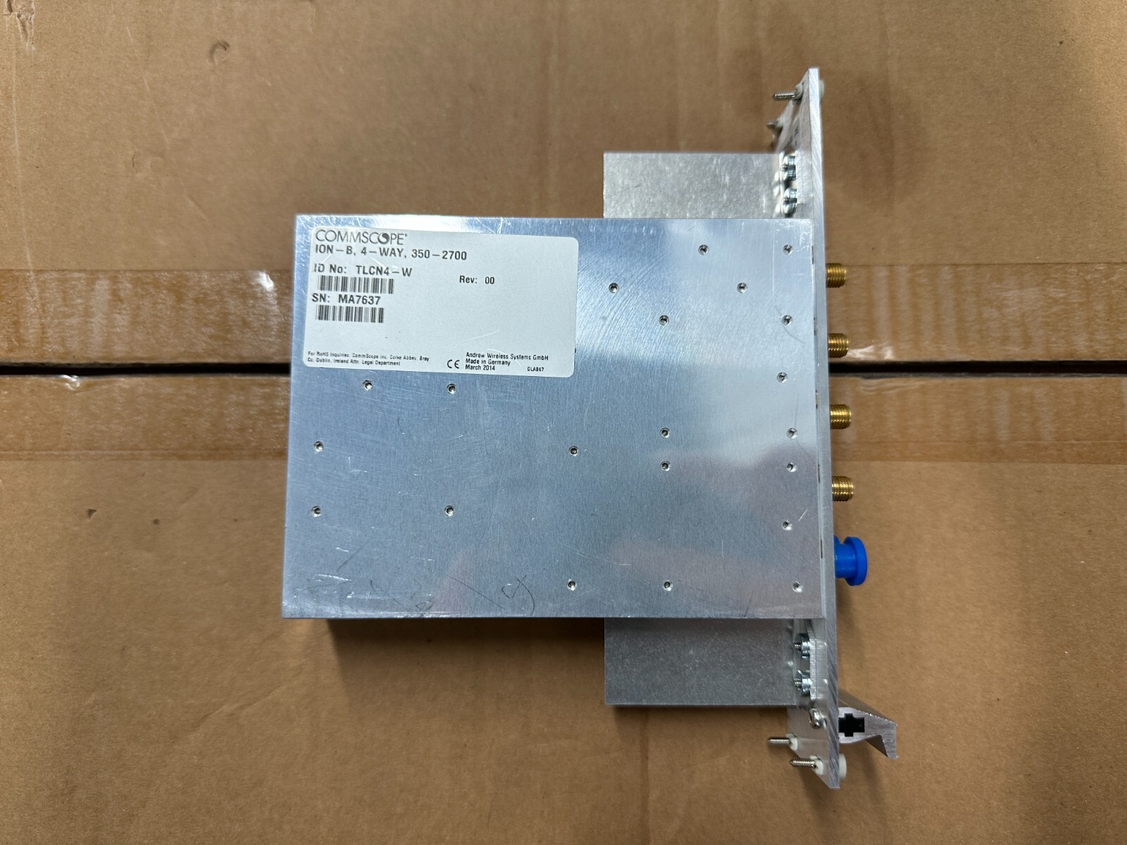 Andrew CommScope ION-B, 4-Way, 350-2700, ION®-B Series Wideband 4-way ...