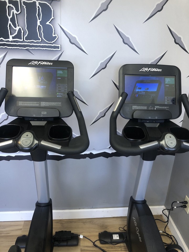 Life Fitness 95c Elevation Life Cycle Upright Exercise Bike With SE3 ...