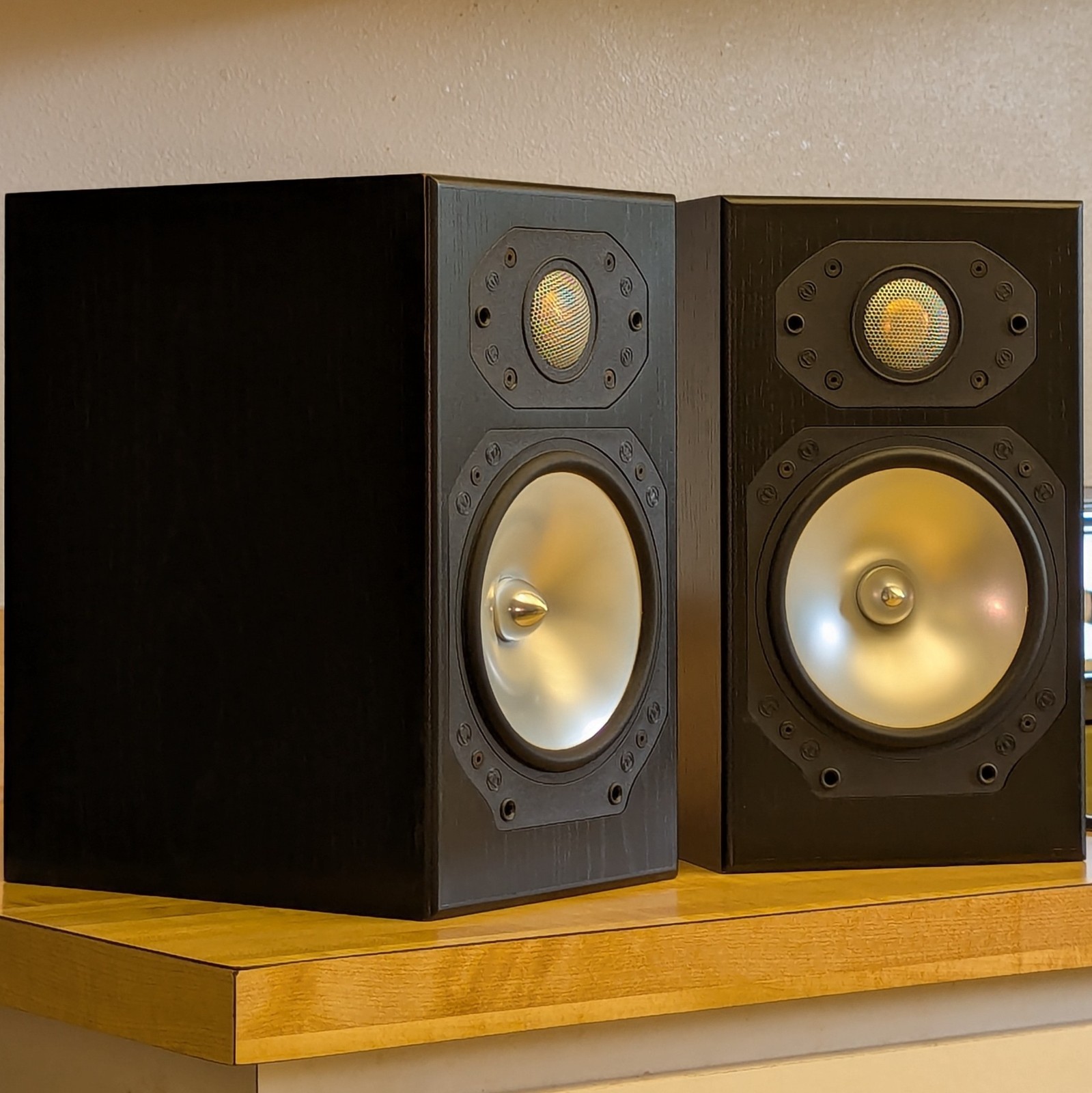Monitor Audio Silver S1 Ebony Wood Veneer Bookshelf Speakers in Great ...