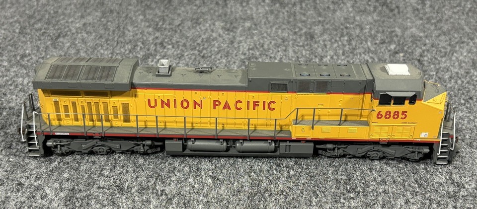 Athearn 77687 HO Scale Union Pacific AC4400CW Diesel Locomotive #6885 ...