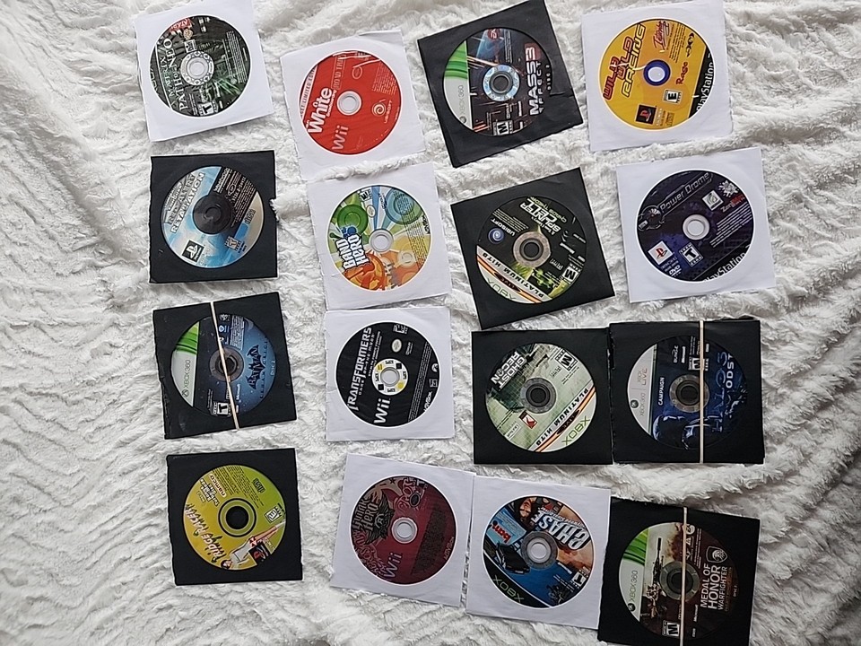 Huge lot of 200 Loose Video Game Discs - Xbox, 360, Wii, PS1, PS2, PS3 ...