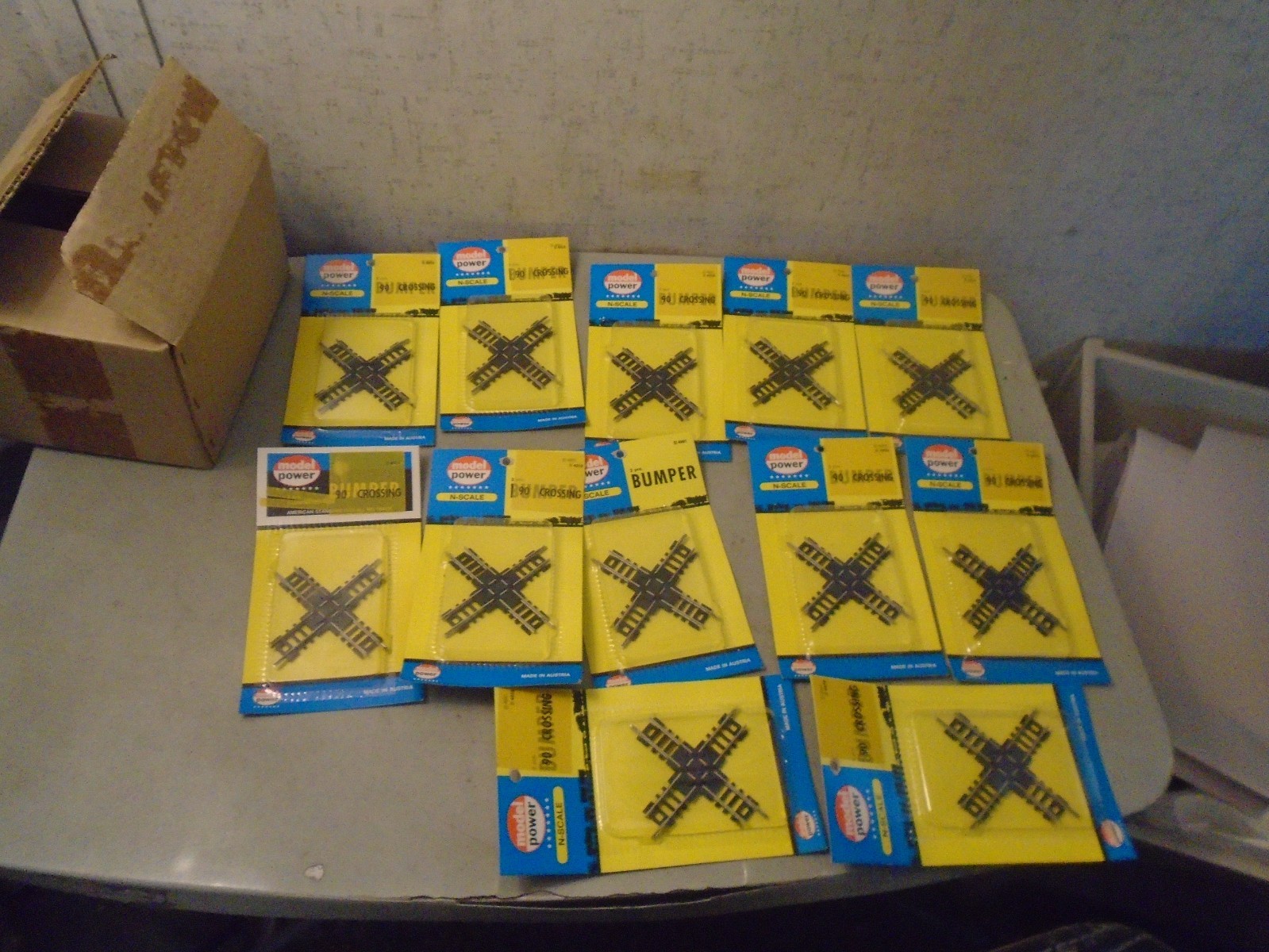 MODEL POWER 12 N SCALE 90 DEGREE CROSSING MINT ON CARD | eBay