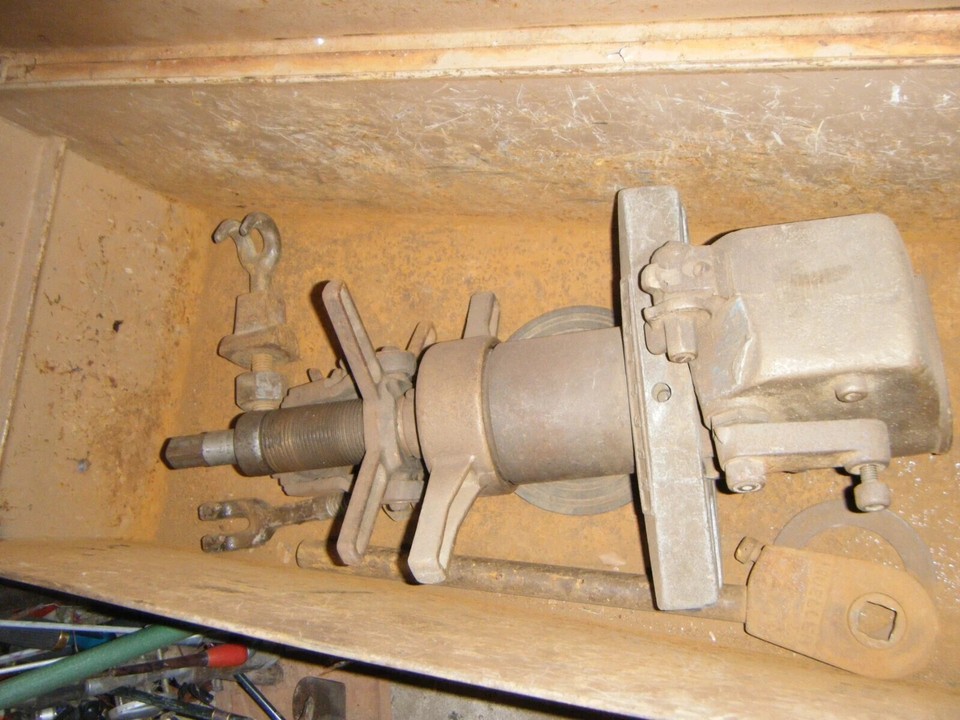 Mueller Co. B-101 Drilling and Tapping Machine Water Lives Main Pipe ...