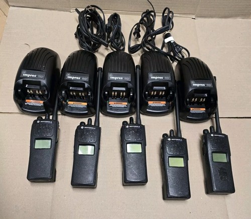5 Motorola XTS 2500 VHF 136-174 MHz Model # H46KDD9PW5BN Impres ...