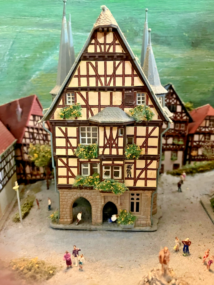 Z GAUGE GERMAN EXHIBITION LAYOUT PECO MARKLIN KIBRI FALLER RHINE NOCH ...