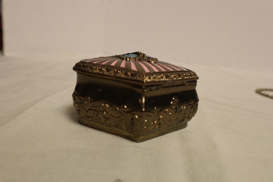 Very Expensive Vintage Jewelry Box With Necklace Antique | eBay