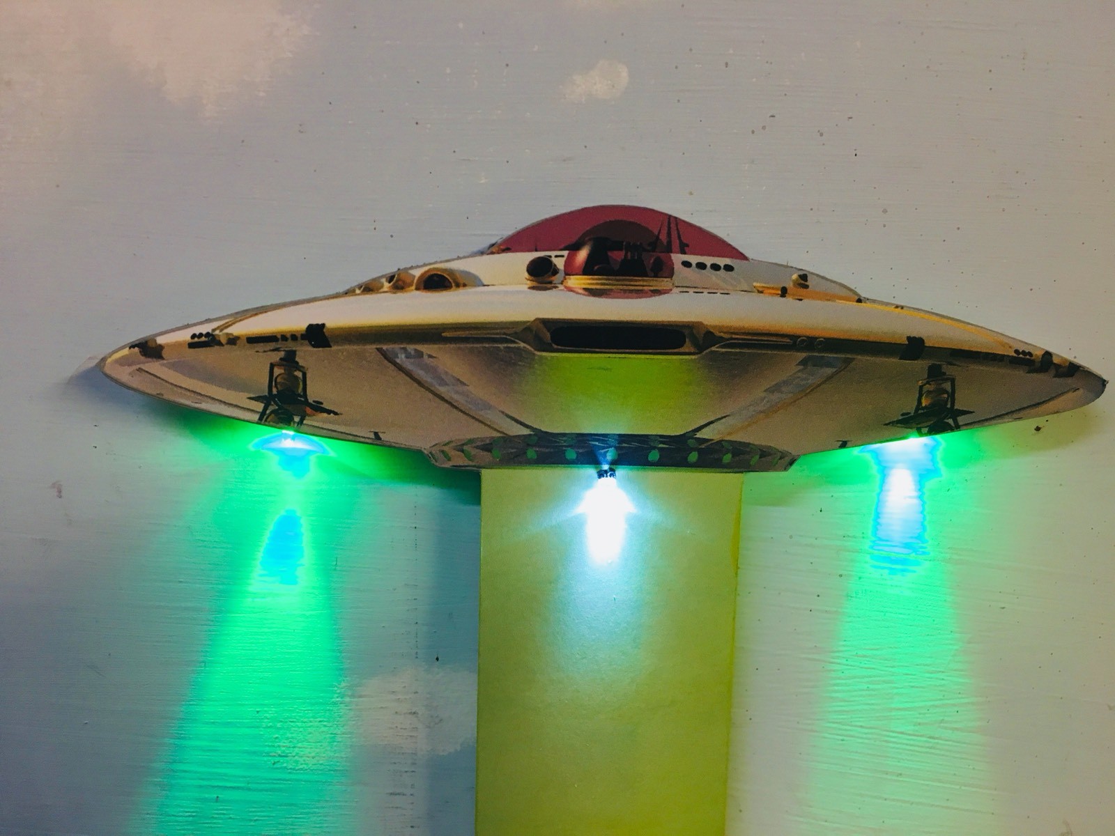 HO Scale UFO ALIEN FLYING SAUCER Scratch Built Flat-Front Background ...