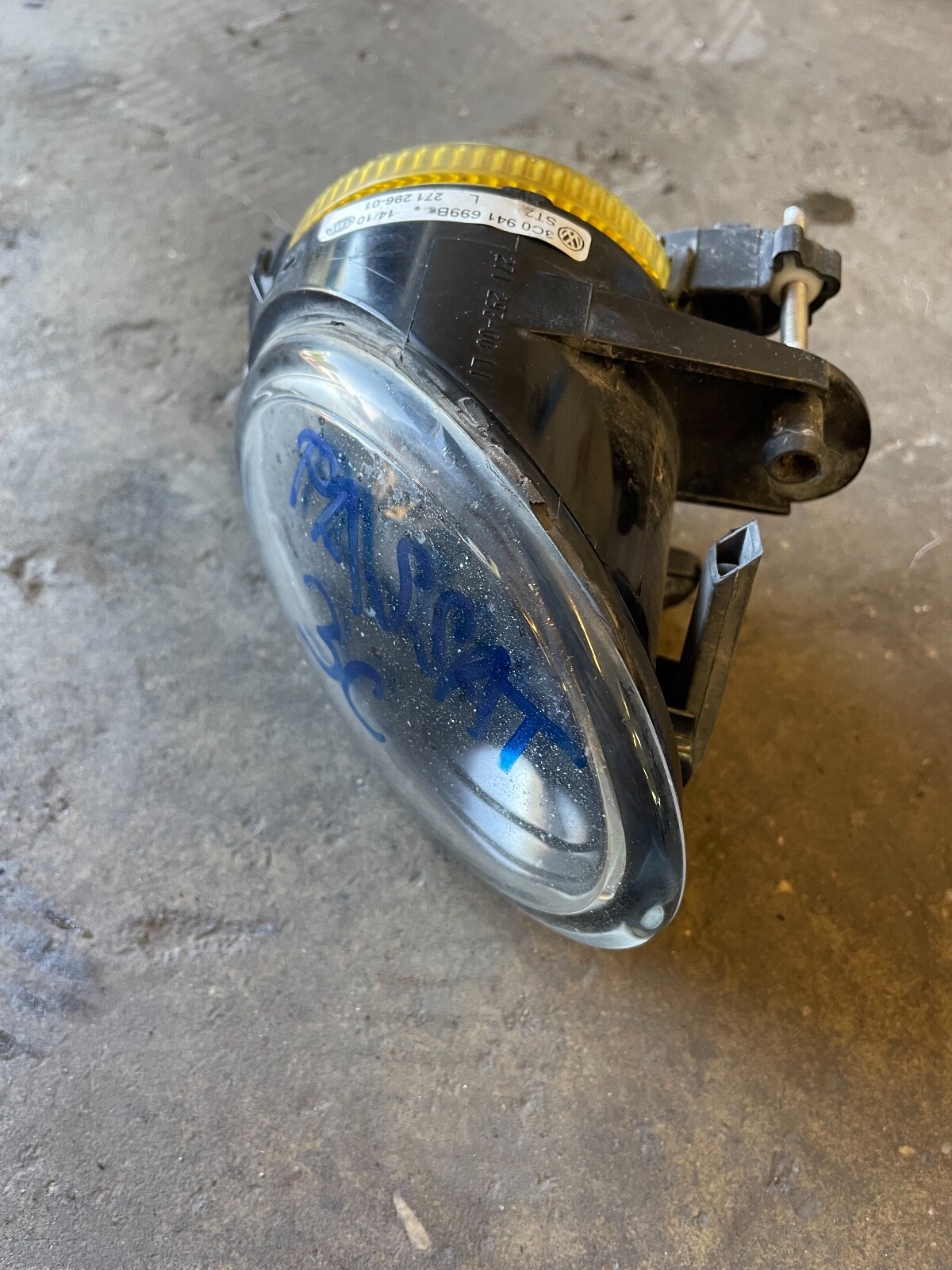 VW Passat 3C 2.0 TDI 4x4 BJ 2010 Nebelscheinwerfer Vorne Links ...