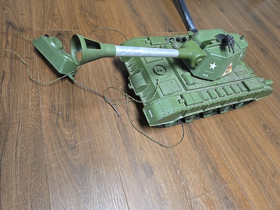 Vintage 1960’s Deluxe Battery Motorized Tiger Joe Tank Remote Toy ...