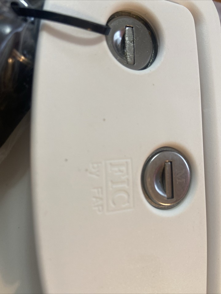 White Leonardo RV Camper Entry Door Lock W/Keys Fastec FIC LEO-WHT NEW ...