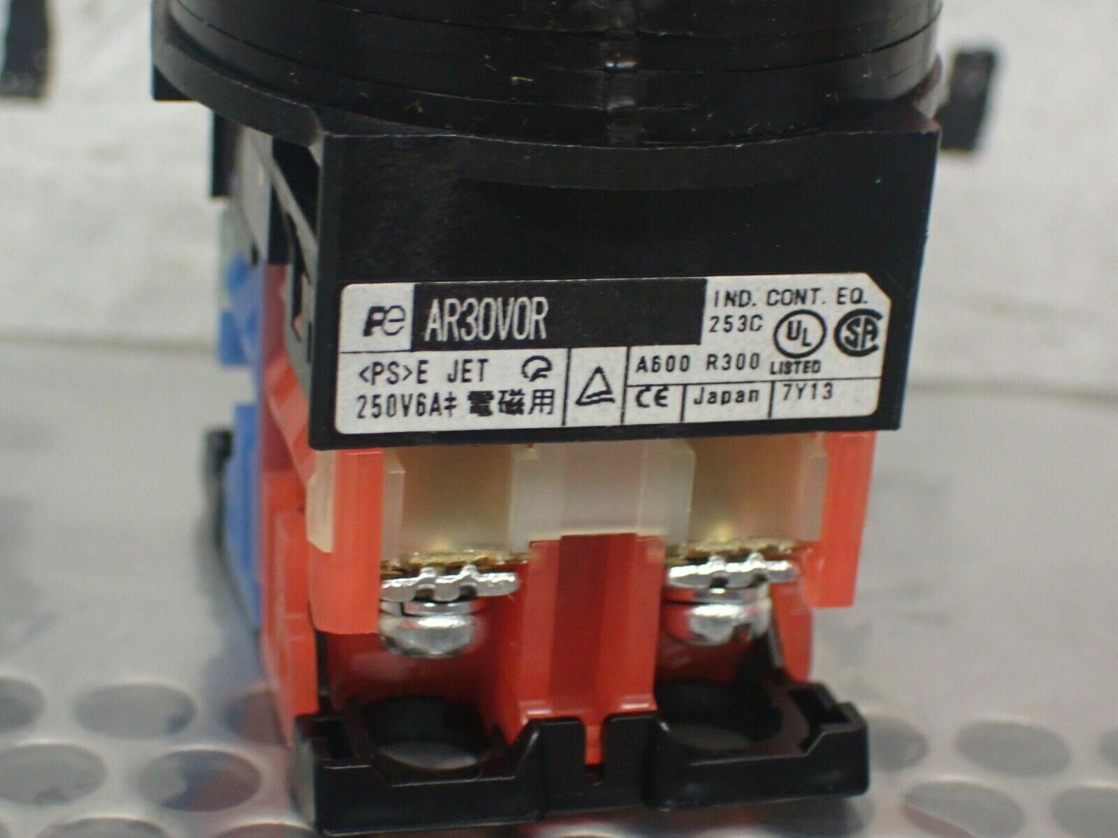 Fuji (1) AR30F0R-10B Pushbutton (1) AR30V0R Twist & (1) AR30PR-311B ...
