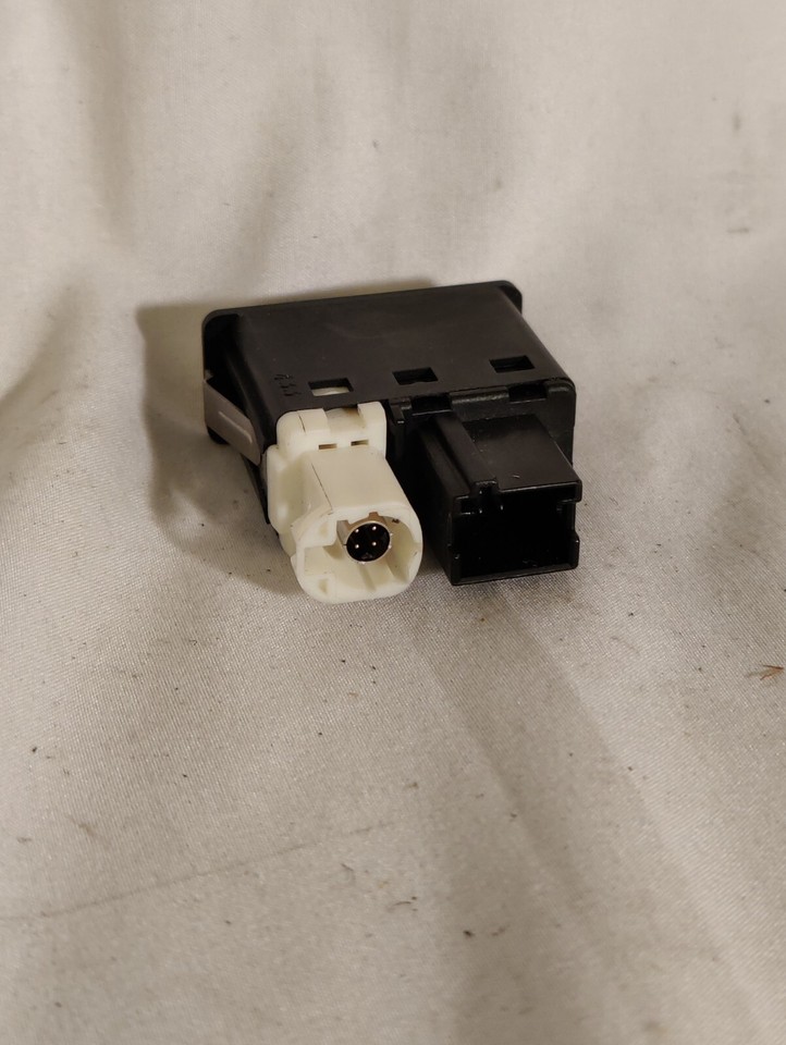 BMW USB/Aux-in Port 84109237654 | eBay