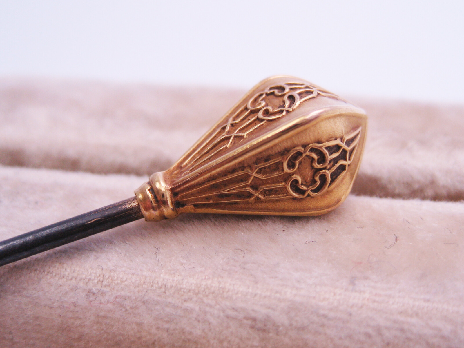 Ornate Antique Victorian Art Nouveau era 14K Yellow Gold Emboss Hair ...