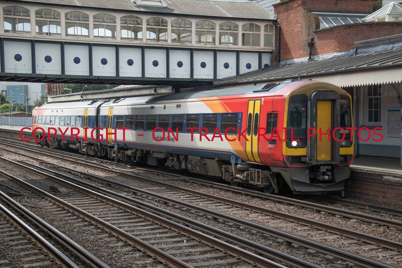 UK RAILWAY PHOTOGRAPH OF CLASS 158 DMU 158880. RMDMU2ND-142 | eBay.de