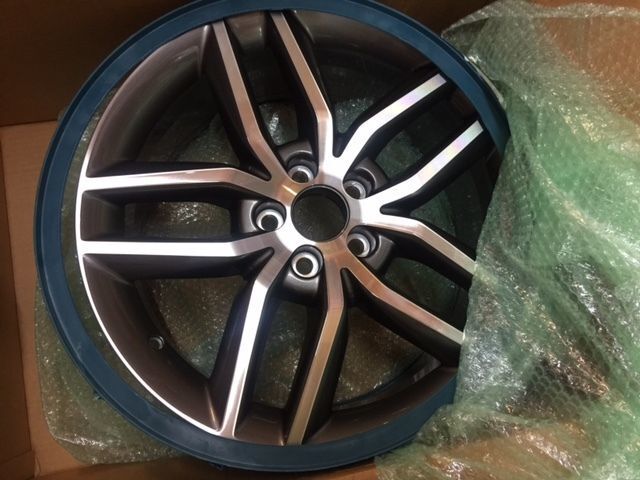 Genuine Ford FGX XR6 XR8 Falcon AU BA BF FG 19X8 Alloy Wheels & Caps ...