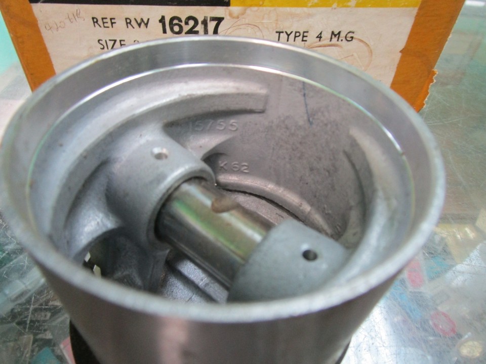 MGA 1622 engine piston STD size, four rings, flat top, Hepolite 15755 ...