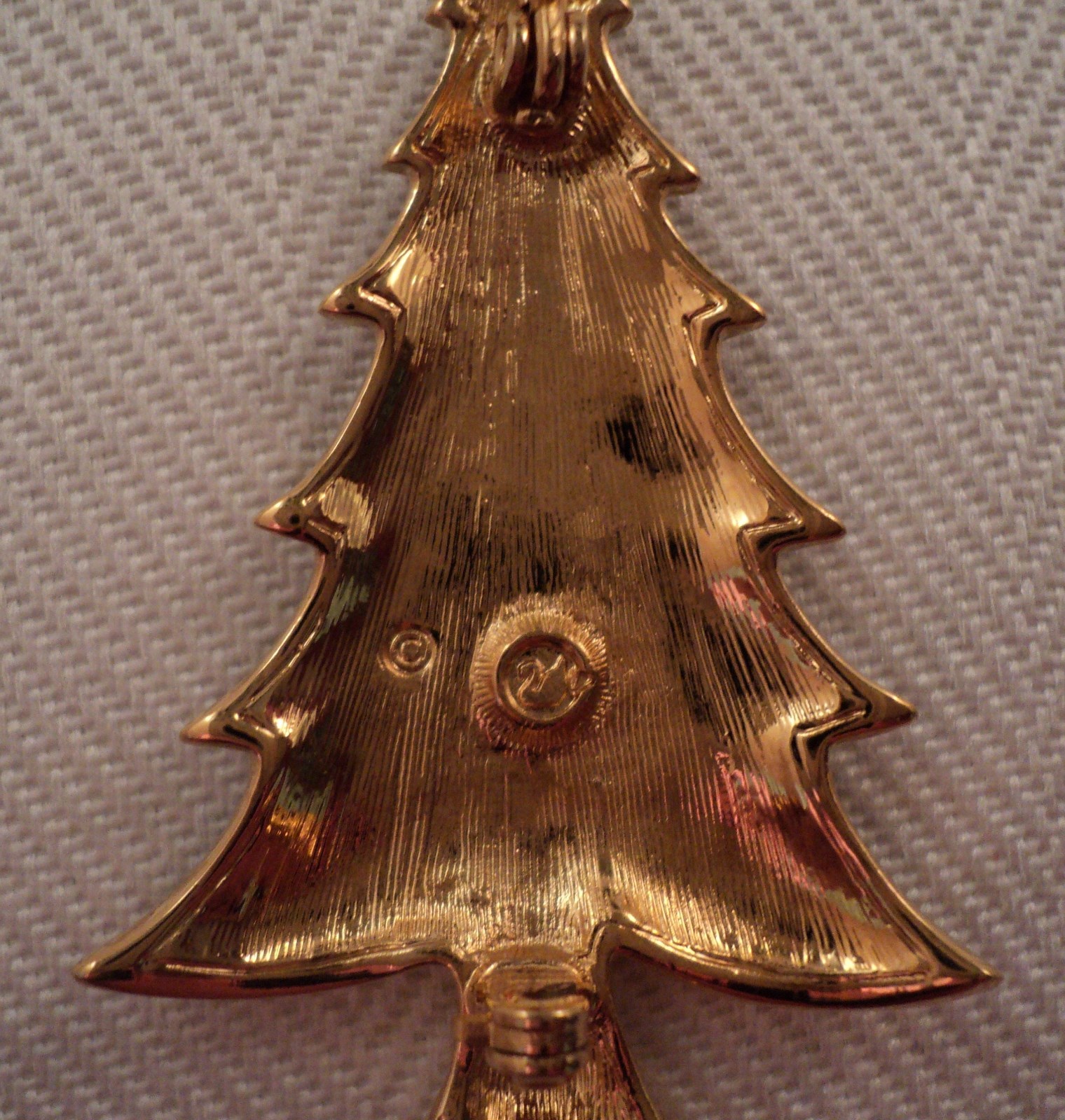 Signed Swan Swarovski Gold Plated Green Decorated Christmas Tree Brooch ...