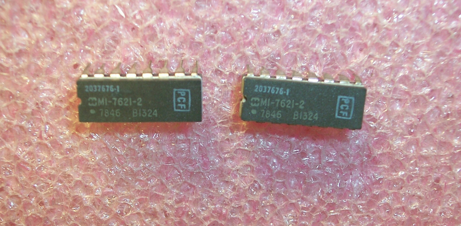 QTY (1) HM1-7621-2 HARRIS 16 PIN CERAMIC DIP HIGH SPEED 512Kx4 PROM NOS ...