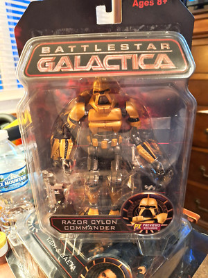 Diamond Select Battlestar Galactica Razor Cylon Commander Gold Previews ...