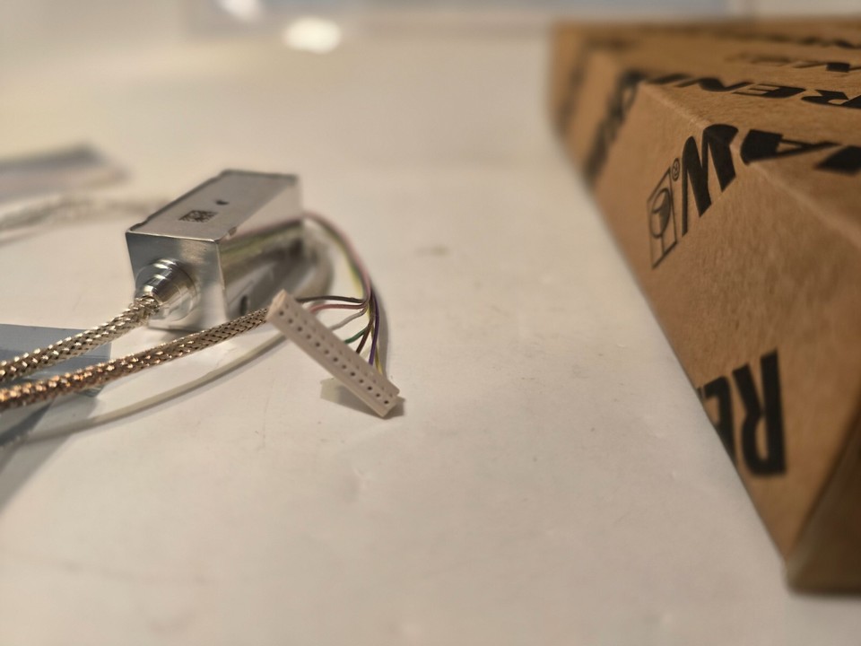 Renishaw RA26BVA100B05V Resolute UHV BiSS 26BIT/100DIA 0.5m FL ENCODER ...