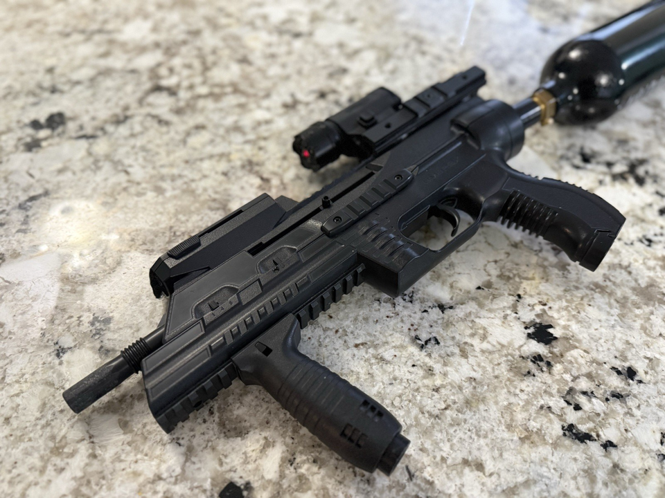 UMAREX E.B.O.S FULL AUTO BB RIFLE with LASER / SPOT LIGHT COMBO on ...