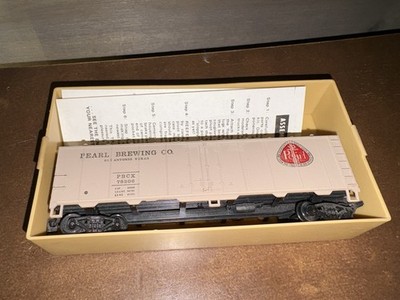 TRAIN MINIATURE HO SCALE MODEL PEARL BREWING 40 TON BEER REEFER PBCX ...