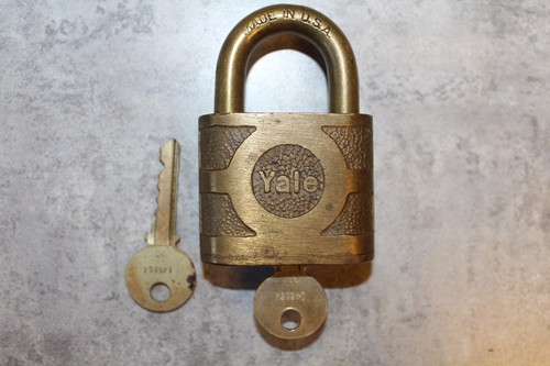 VINTAGE BRASS YALE PADLOCK WITH 2 KEYS #2 | eBay