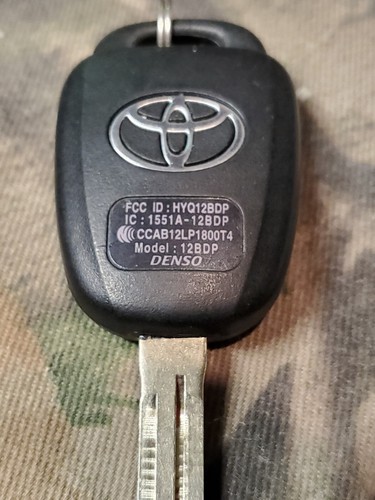Genuine Toyota Transmitter 89070-04020 Key Cut Never Programmed ...
