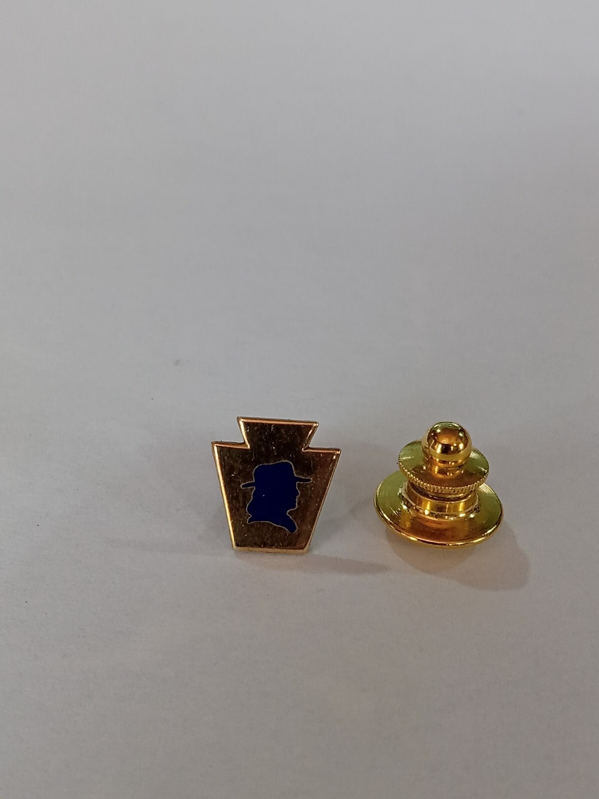Vintage 10K Yellow Gold William Penn Keystone State pin blue silhouette ...