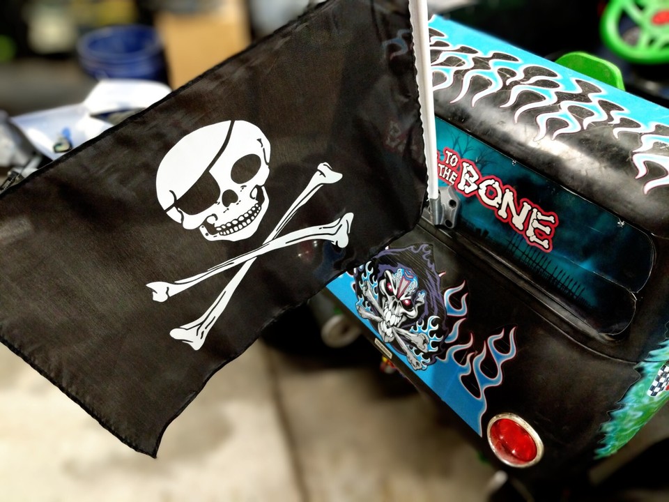 USA or Jolly Roger Pirate Flag and Mount 24v For Ride on Grave Digger ...