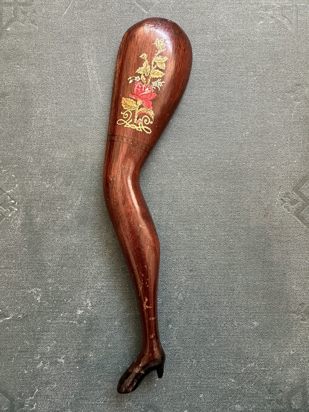 Rare vintage 1930s risqué wooden treen leg floral de… - Gem