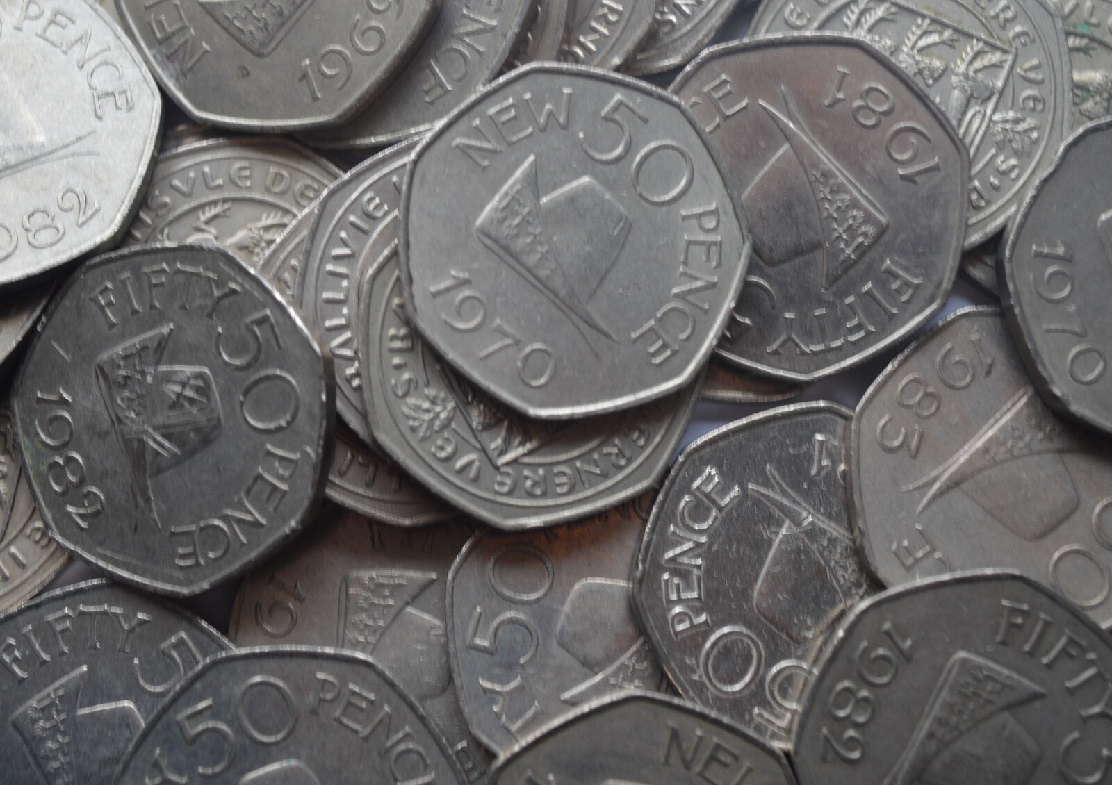 Guernsey Ducal Hat Cap Duke of Normandy 50p 1969-1984 Choice of Date ...