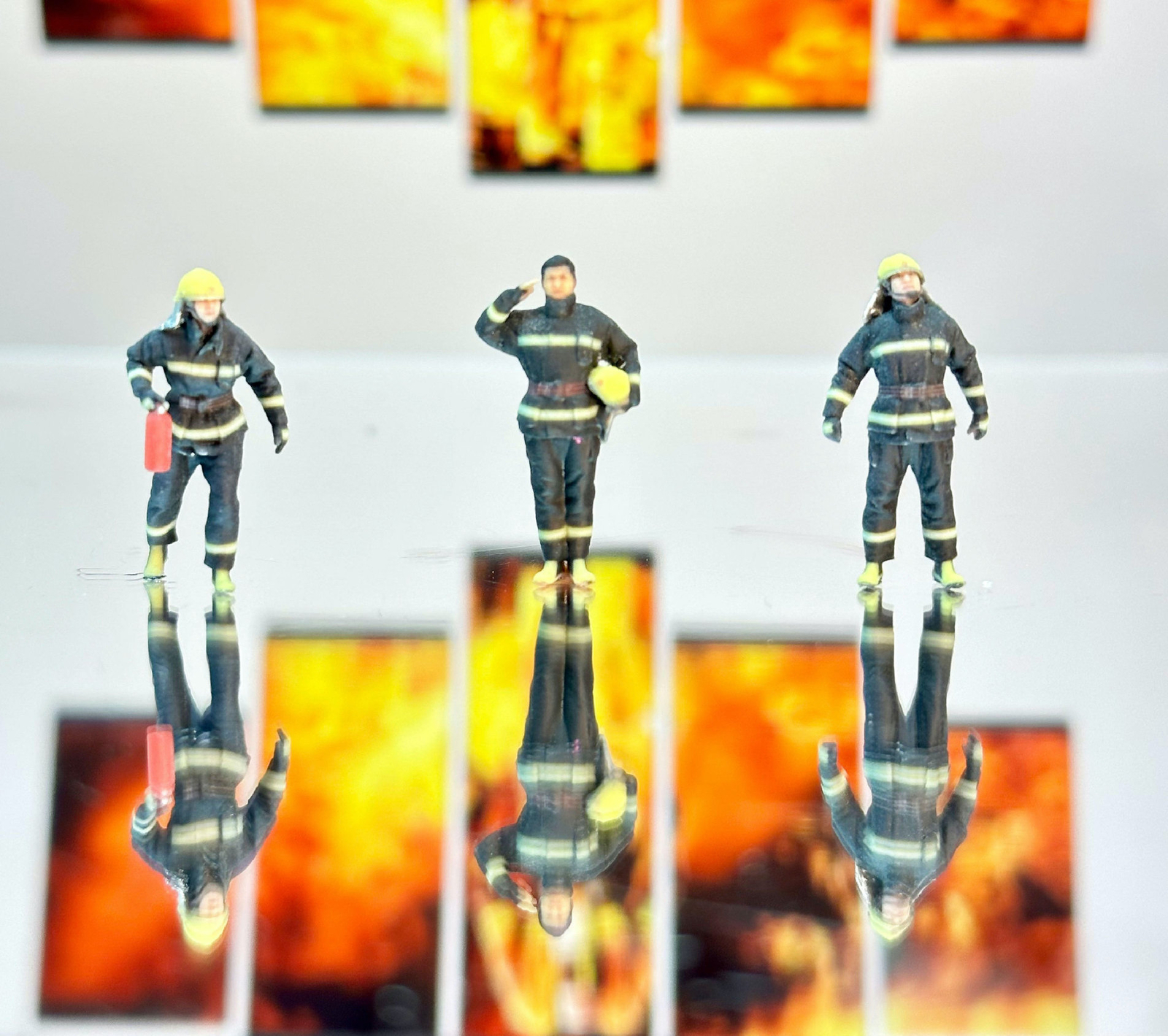 ZD 1:64 Painted Figure Model ature Resin Diorama Firefighter Fireman ...