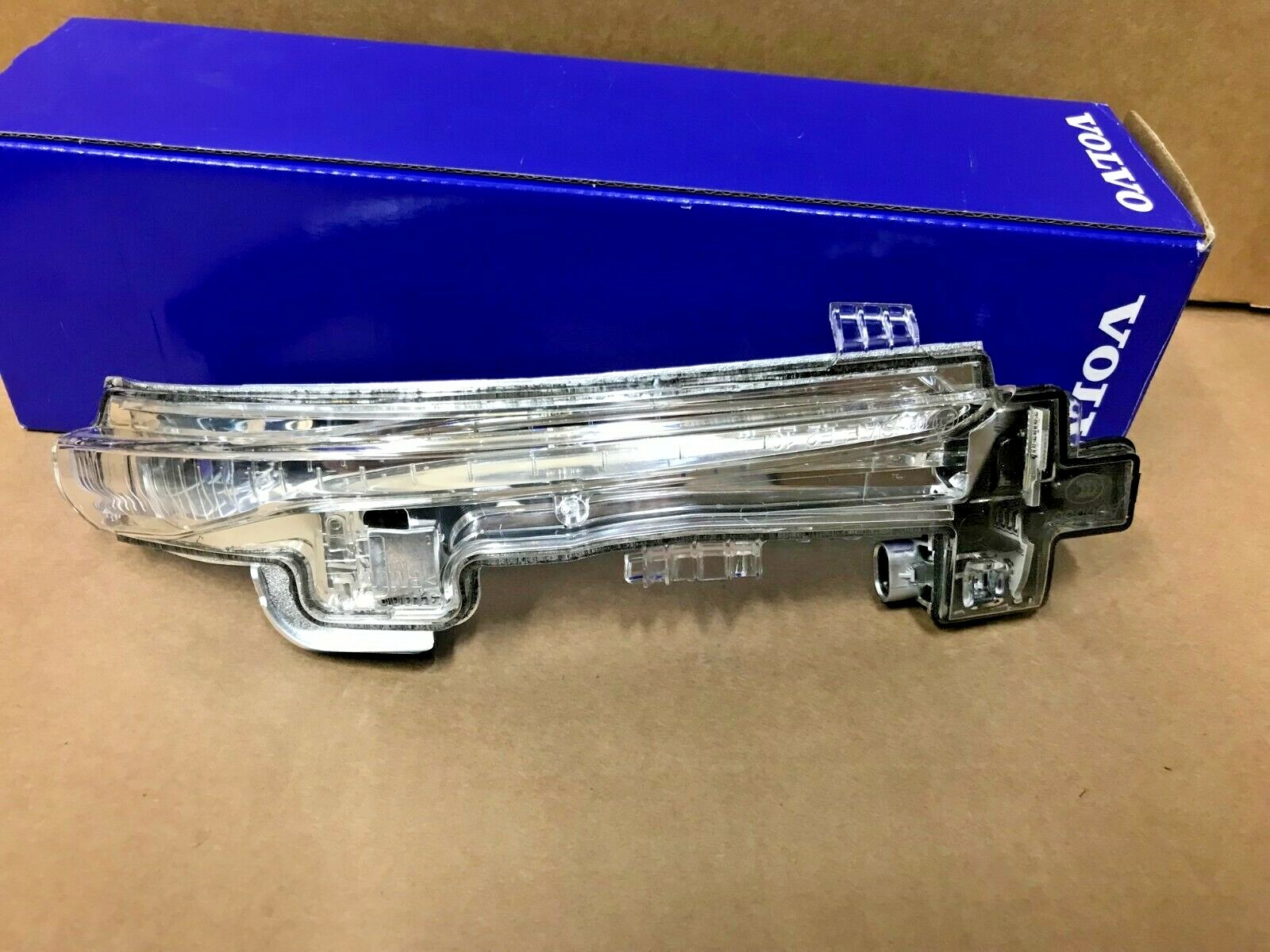 GENUINE VOLVO MIRROR LEFT INDICATOR LENS LIGHT V40 V70 V60 S80 31402415 ...