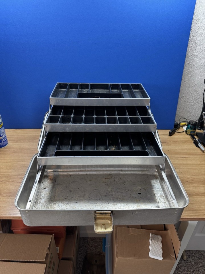 Vintage UMCO Model 205 A Silver Aluminum TACKLE BOX | eBay