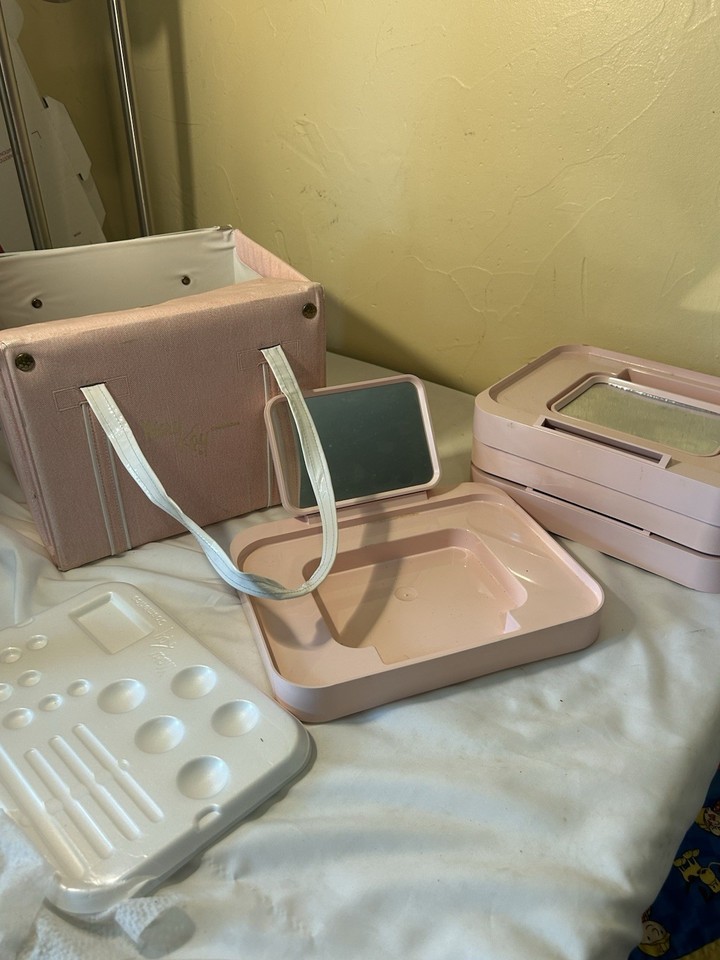 Mary Kay Cosmetics Pink Train Case Vintage 1960’s Travel Makeup Case 6 ...