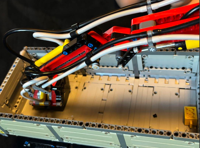 LEGO 42043 Technic Mercedes-Benz Arocs 3245 Claim Arm Power Functions ...