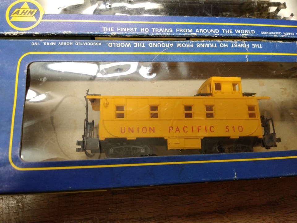 Vtg AHM HO Train Set Union Pacific Diesel Locomotive Cars Track ...