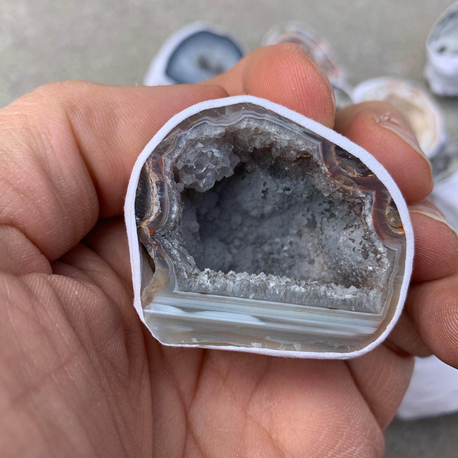 OCO GEODE HALVES 1/2 POUND LOT. (4-6 PIECES) VERY NICE QUALITY GEODES ...