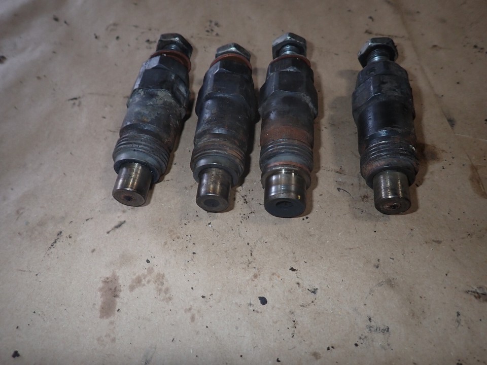 Cummins B3.3 Diesel Engine Fuel Injectors Set of 4 4945041 4955575 ...