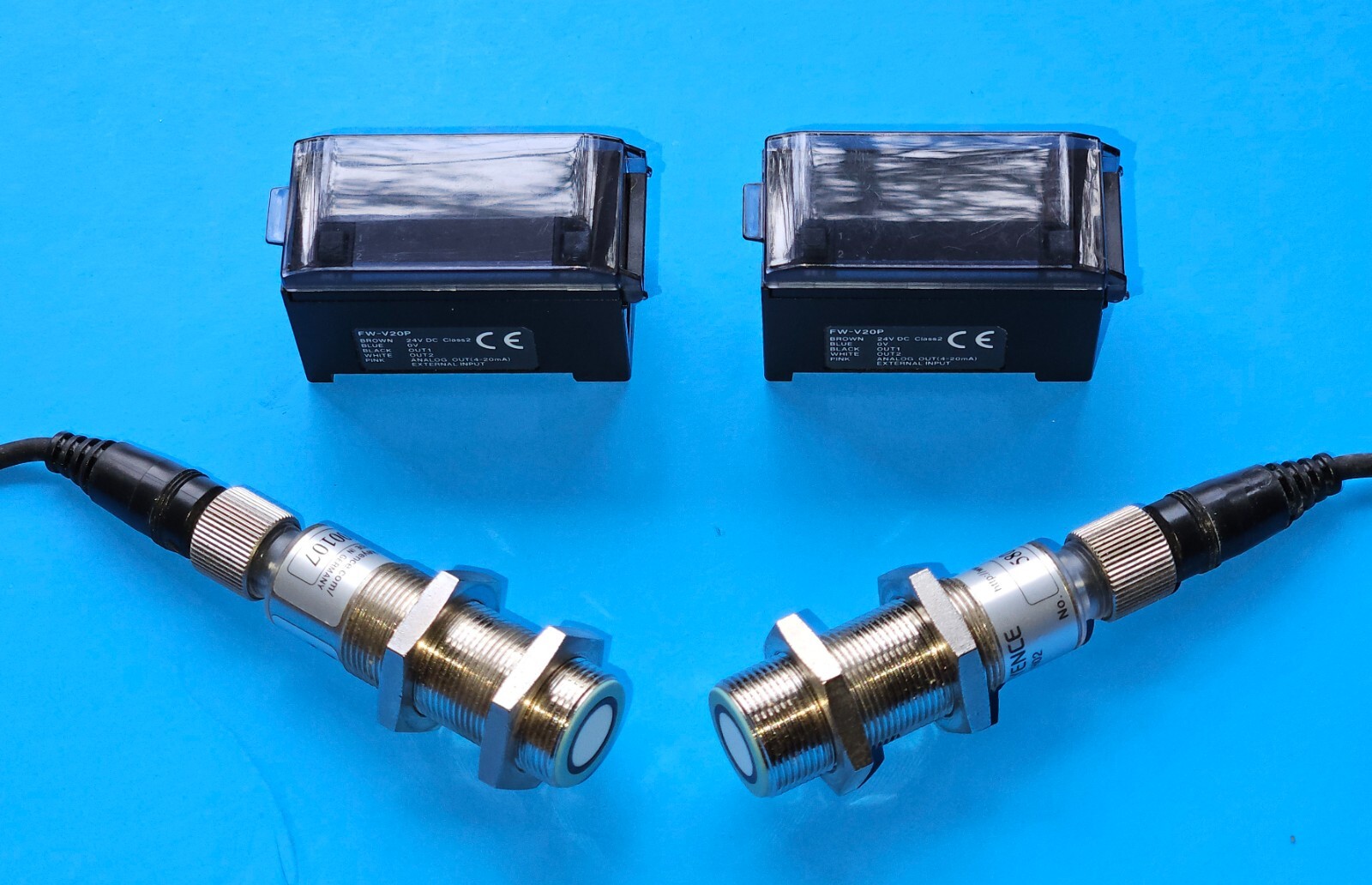 KEYENCE Ultrasonic Sensors (FW-V20P) with Sensor Heads (FW-H02) - Lot ...